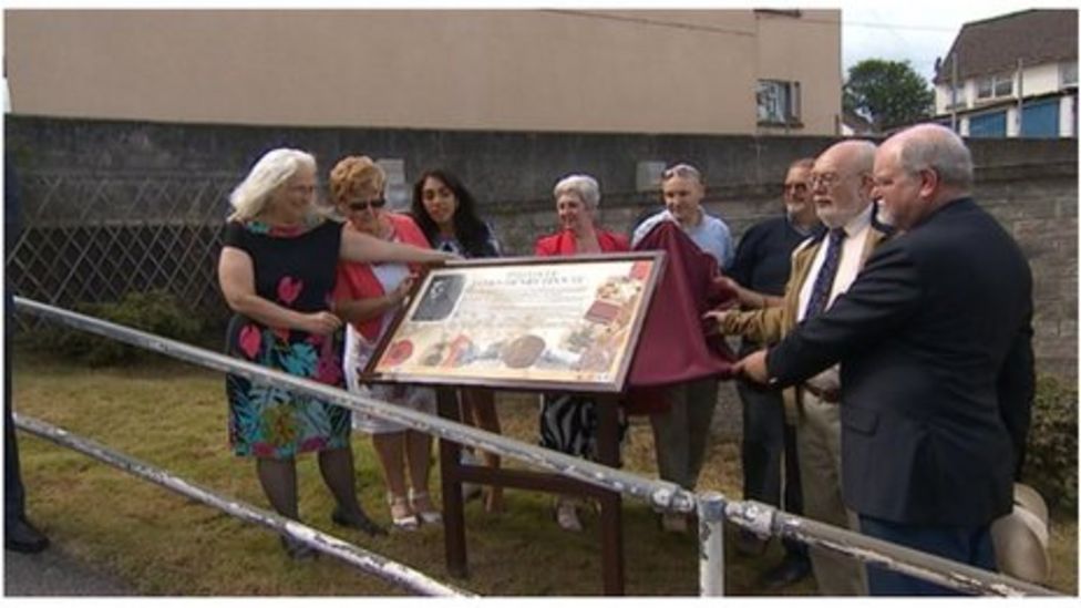 'Bodmin war hero' James Finn remembered - BBC News
