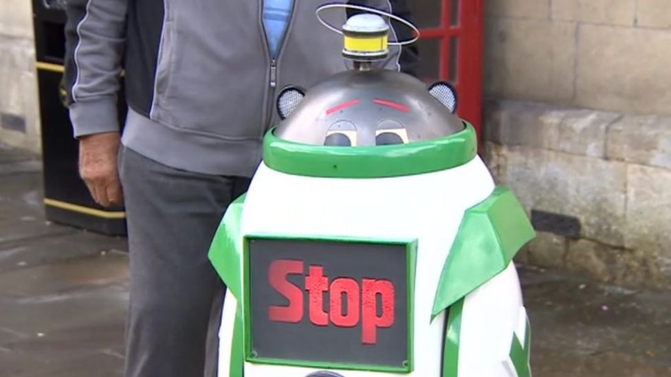 Green Cross Code Man back on screen - BBC News