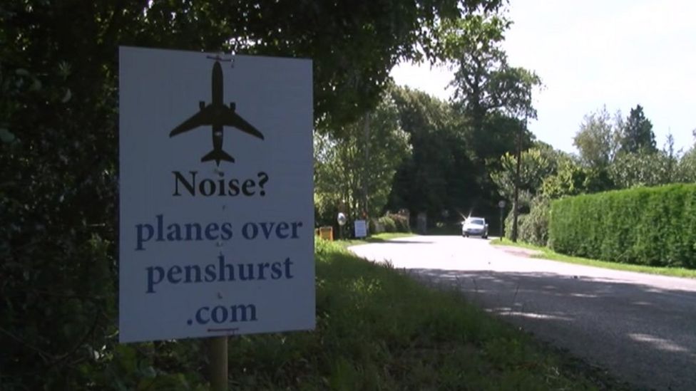 Gatwick Airport flight path changes delayed - BBC News