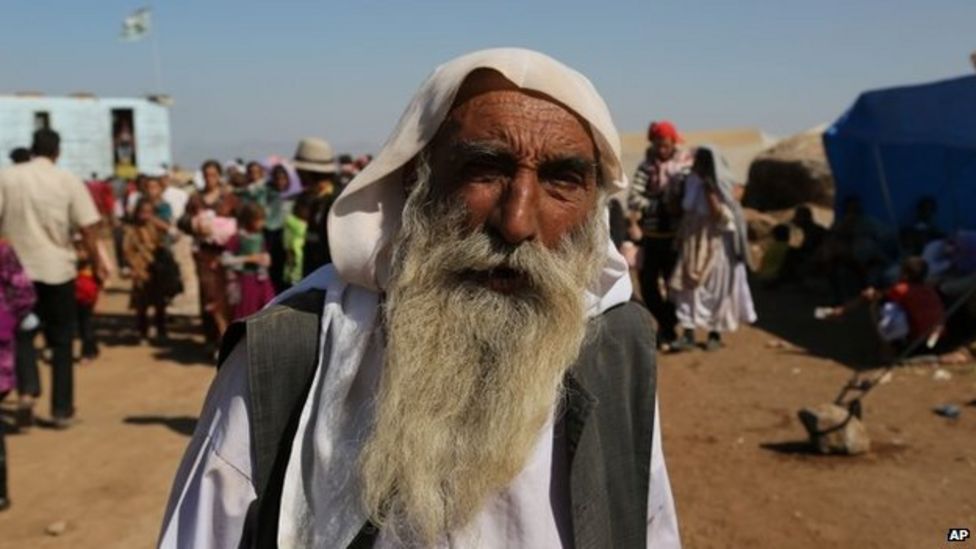 Thousands of Yazidis 'still trapped' on Iraq mountain - BBC News