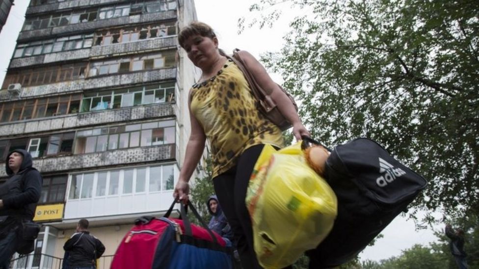 Ukraine crisis: Russian convoy prompts Western anger - BBC News
