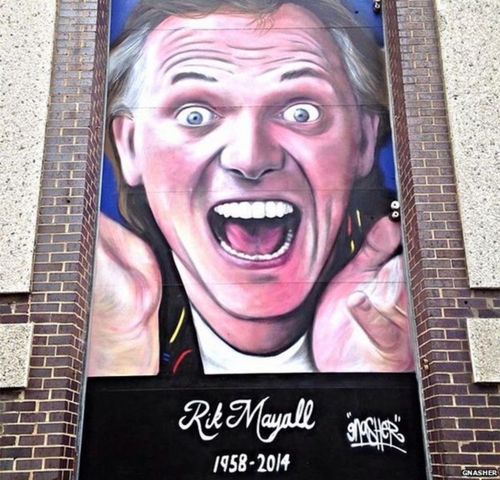 Rik Mayall tribute mural painted on Harlow Playhouse - BBC News