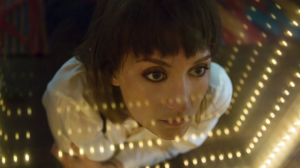 Cate Le Bon: Living for the music - BBC News