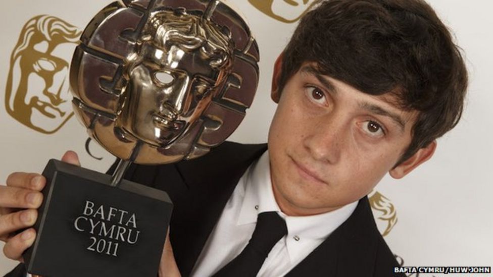 Actor Craig Roberts keeps new film in the family - BBC News