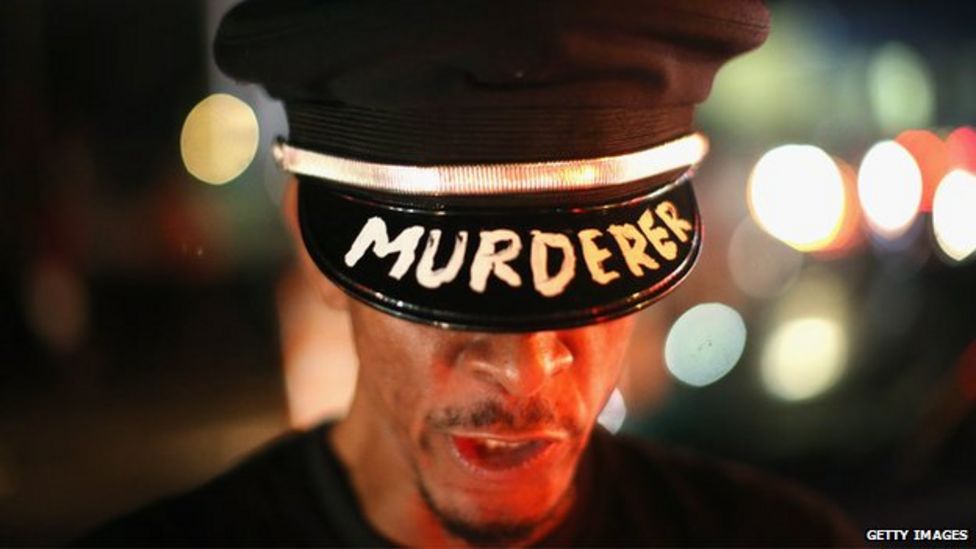 Missouri: Police confront new protests over Michael Brown - BBC News