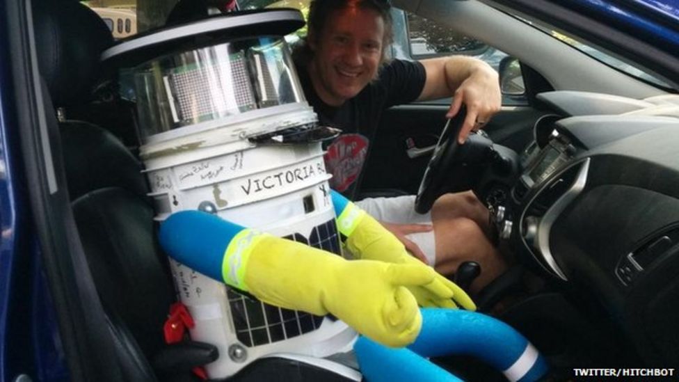 Hitch-hiking robot ends 6,000km journey across Canada - BBC News