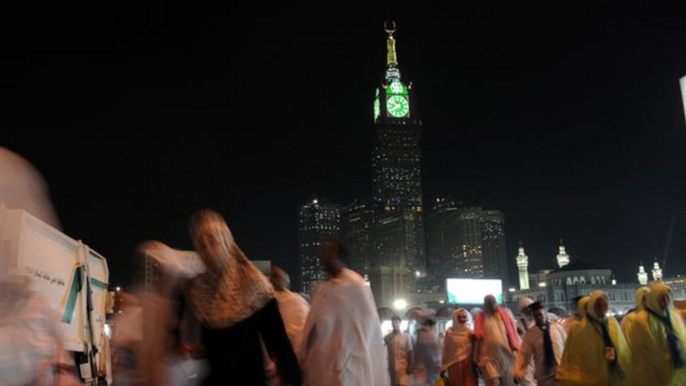 Saudi Arabia: World's tallest clock 'tourist attraction' - BBC News