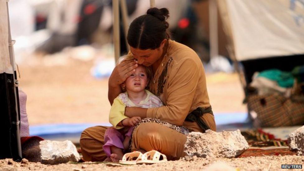 UN begins huge aid drop in Iraq - BBC News
