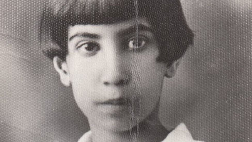 Simin Behbahani: Formidable Iranian poet and fearless activist - BBC News