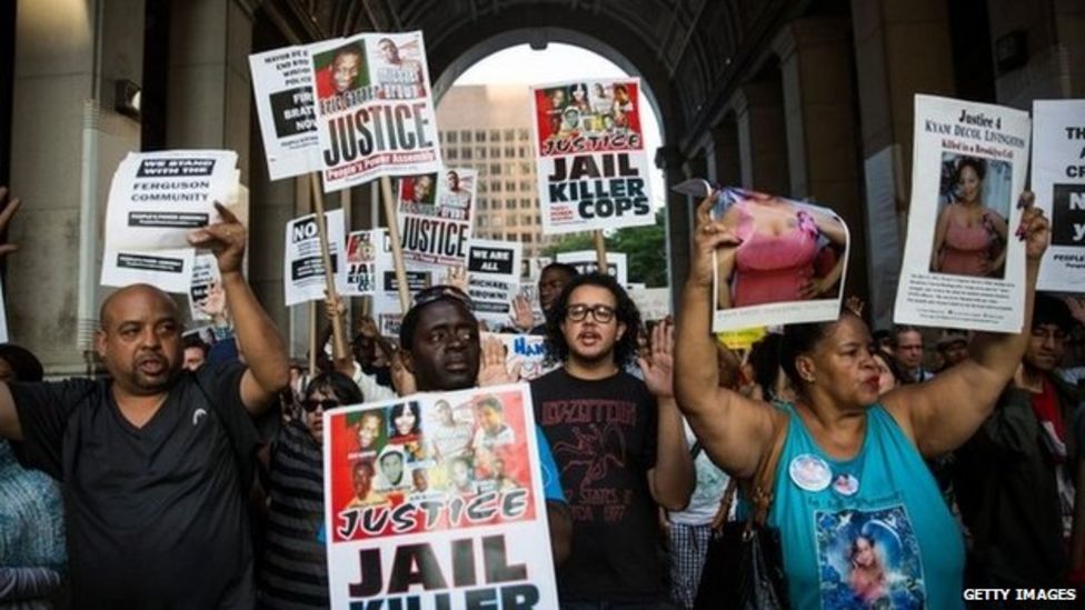 NY weighs charges in Eric Garner chokehold death - BBC News
