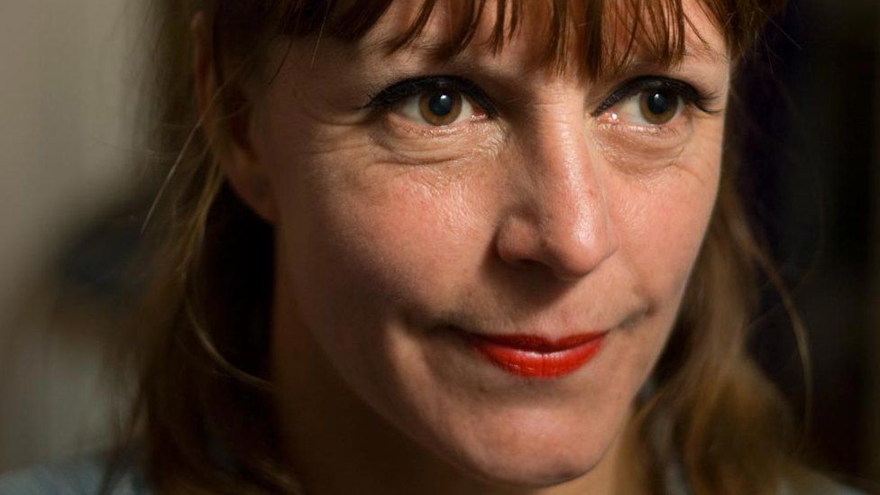 Females Of The Fringe - BBC News