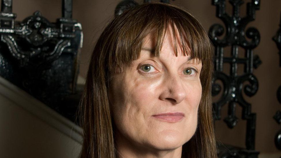 Females Of The Fringe - BBC News