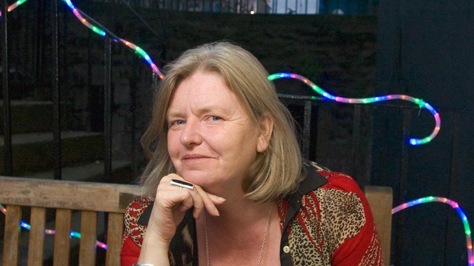 Females Of The Fringe - BBC News