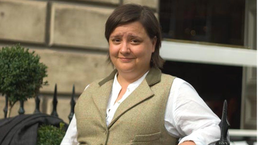 Females Of The Fringe - BBC News