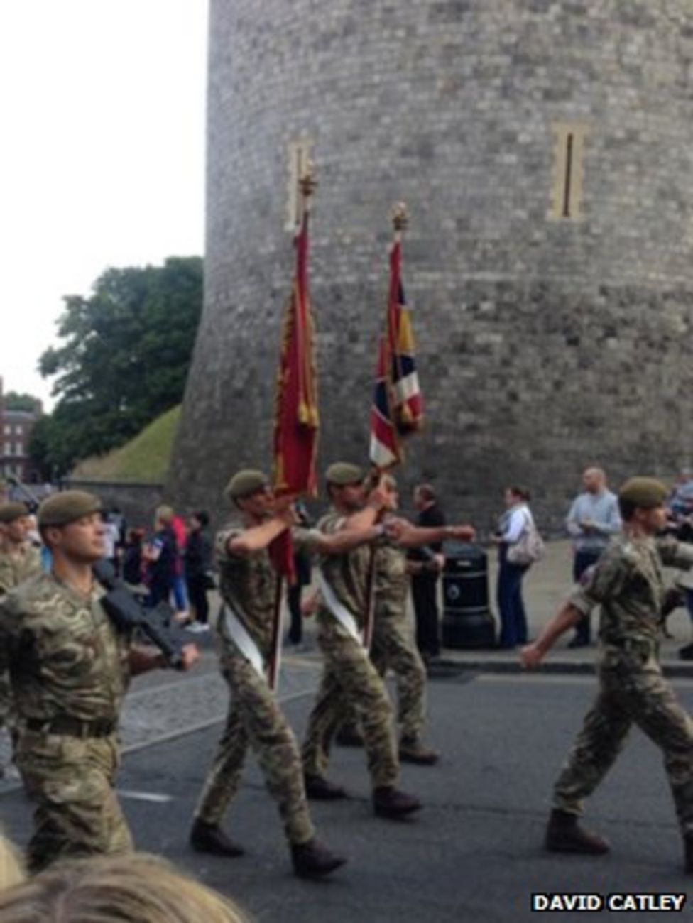Coldstream Guards parade in Windsor for Afghan homecoming - BBC News