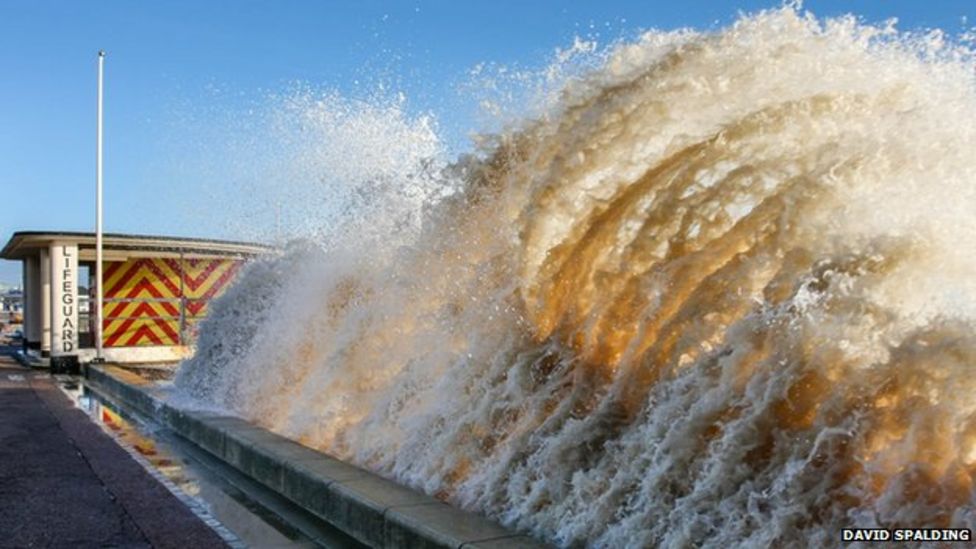 Lowestoft beach seawall repairs to begin next month - BBC News