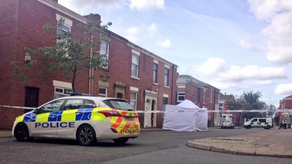 Murder probe over man's 'stab' death in Preston - BBC News