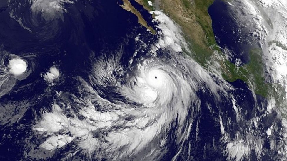 Hurricane Odile damages Mexico's Baja California resorts - BBC News