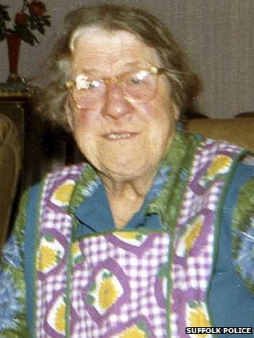 Edna Harvey murder: Police re-appeal after 30 years - BBC News