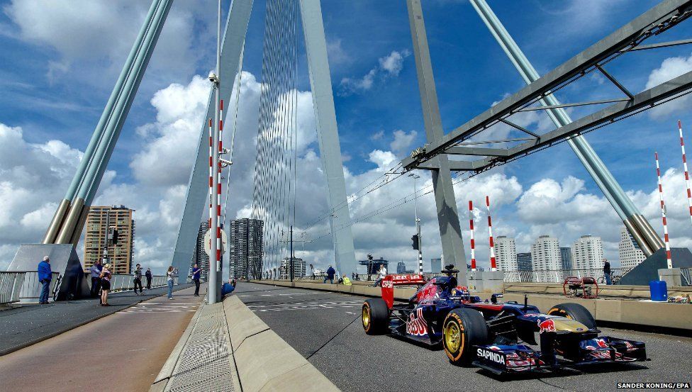 Day in pictures: 29 August 2014 - BBC News