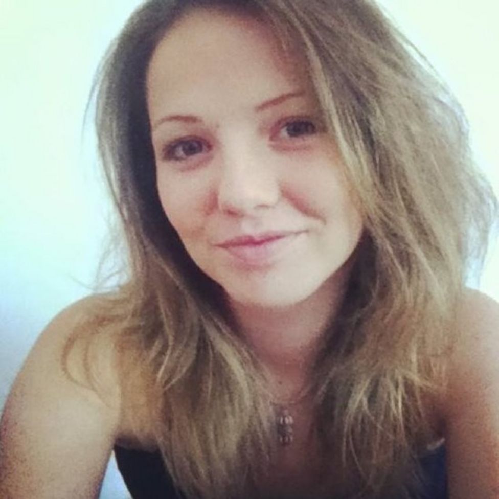 Ainsdale train death: Yasmin Jones' family pay tribute - BBC News