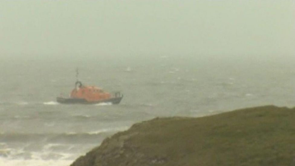 Family tried to save Isaac Nash from sea off Anglesey - BBC News
