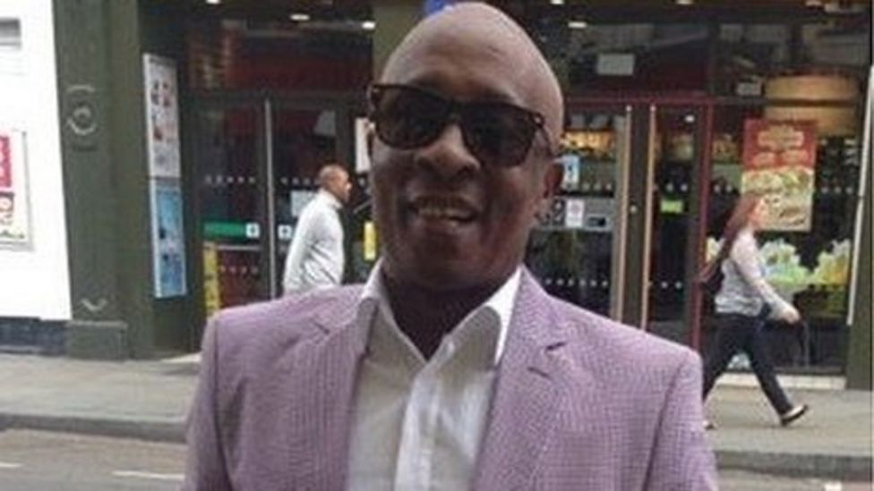 Notting Hill stabbing murder: Grandfather killed fleeing bar - BBC News