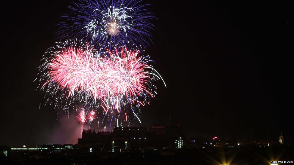 In pictures: Edinburgh International Festival fireworks - BBC News
