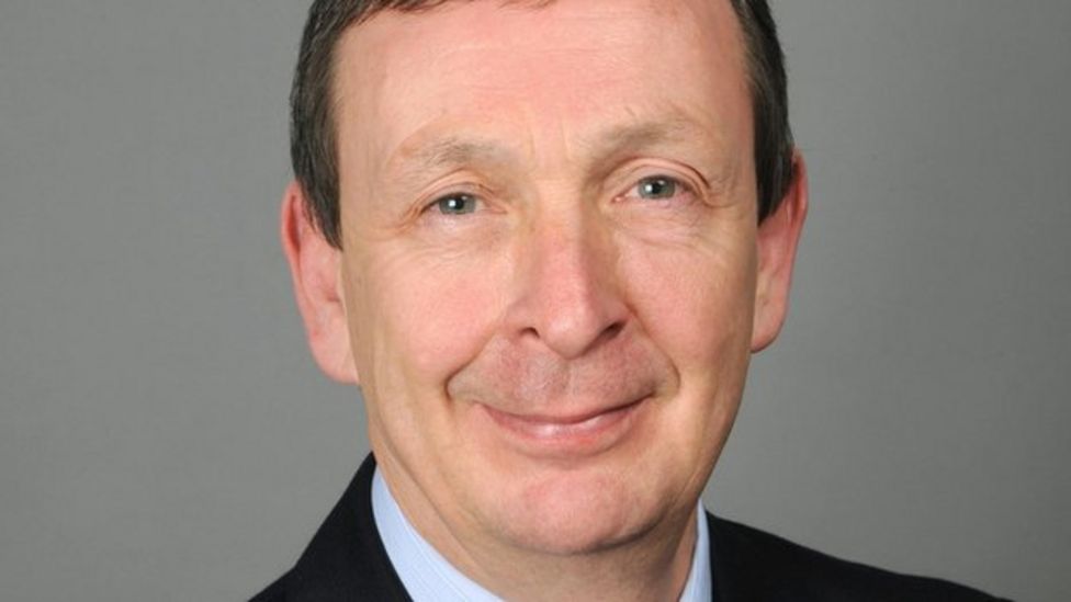 Aberdeenshire Council chief executive Colin Mackenzie retiring - BBC News
