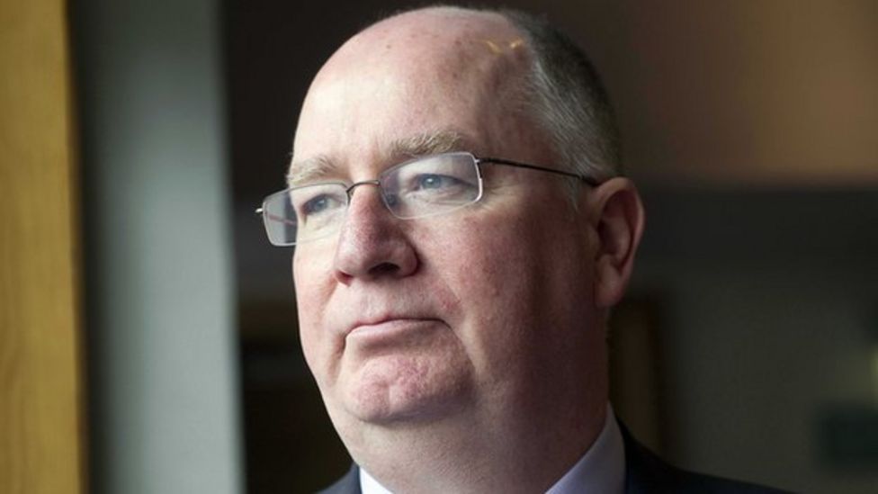 Jonathan Magee death: Eight PSNI officers disciplined - BBC News