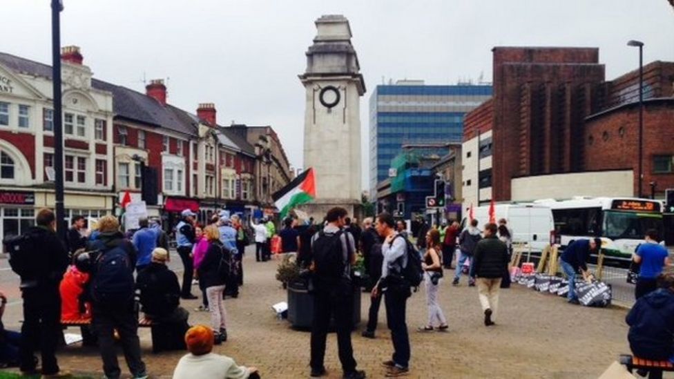 Protesters stage anti-Nato march - BBC News
