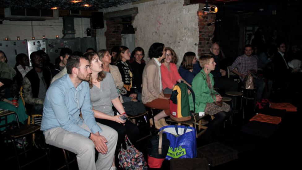 The Moth storytelling events arrive in the UK - BBC News