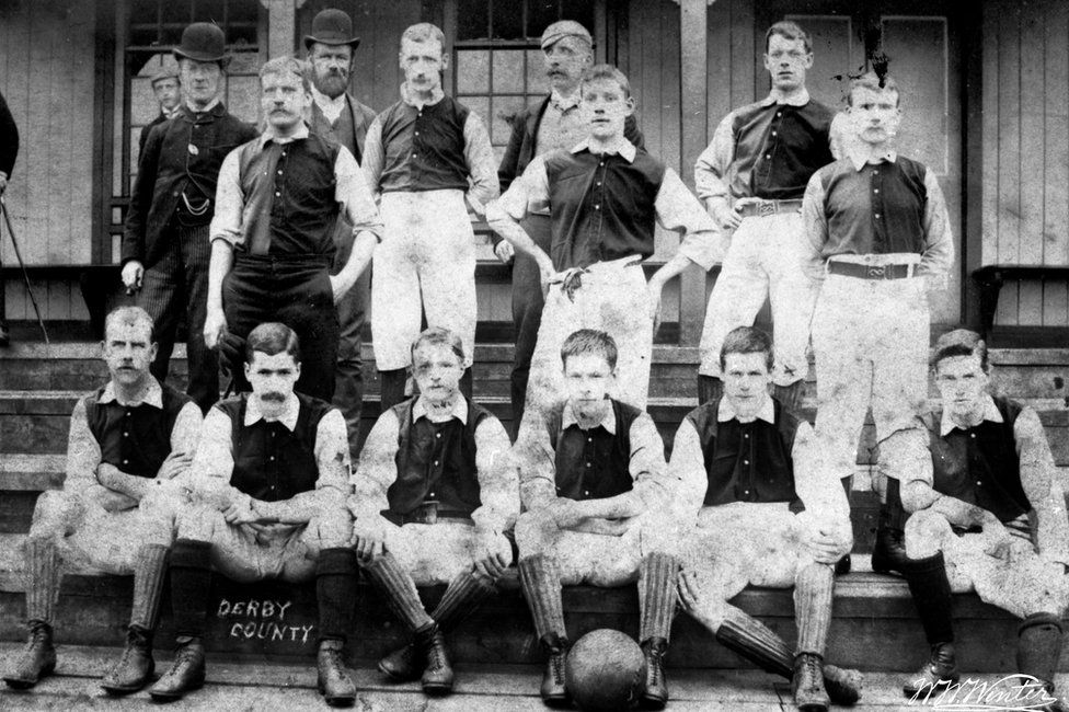 Derby photo studio's 140-year-old pictures to go on show - BBC News