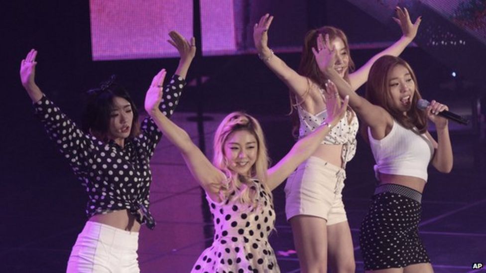 Ladies' Code singer Rise dies after crash - BBC News