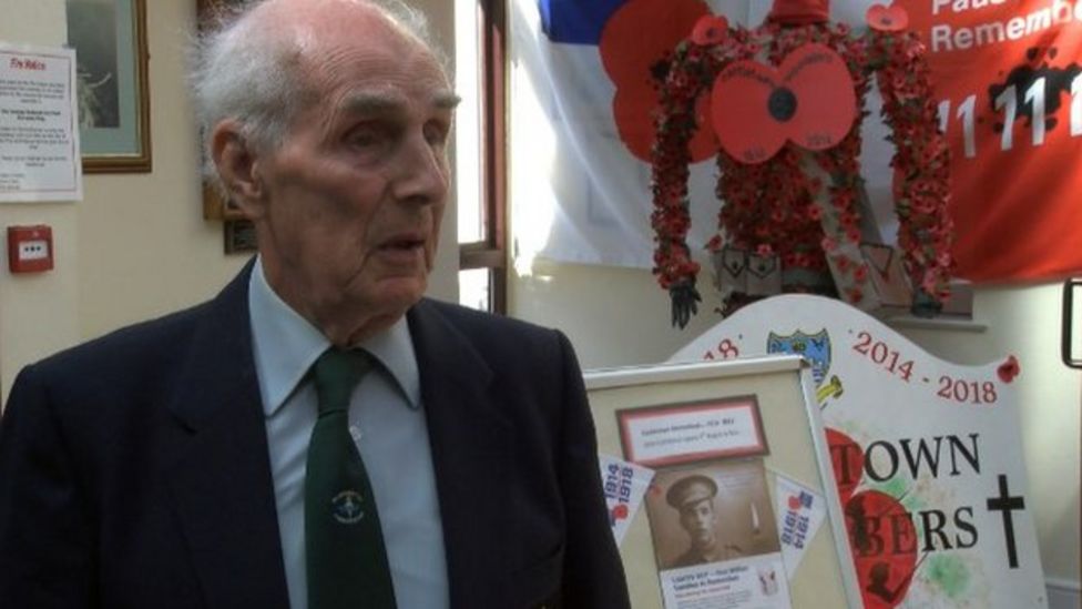 Victoria Cross winner Major Robert Cain in Isle of Man bridge honour ...