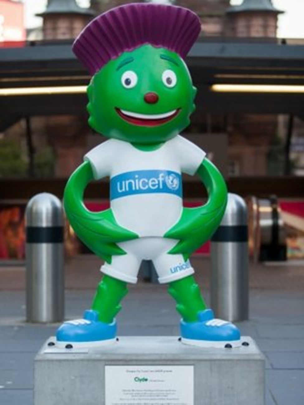 Glasgow 2014 Clyde mascot to be sold for Unicef fund - BBC News