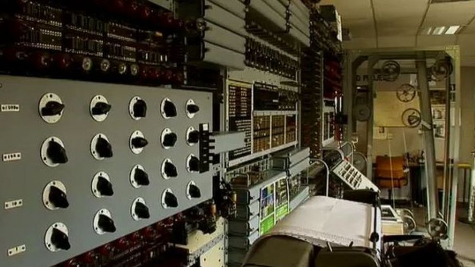 Bill Tutte: The unsung codebreaking hero of World War Two - BBC News