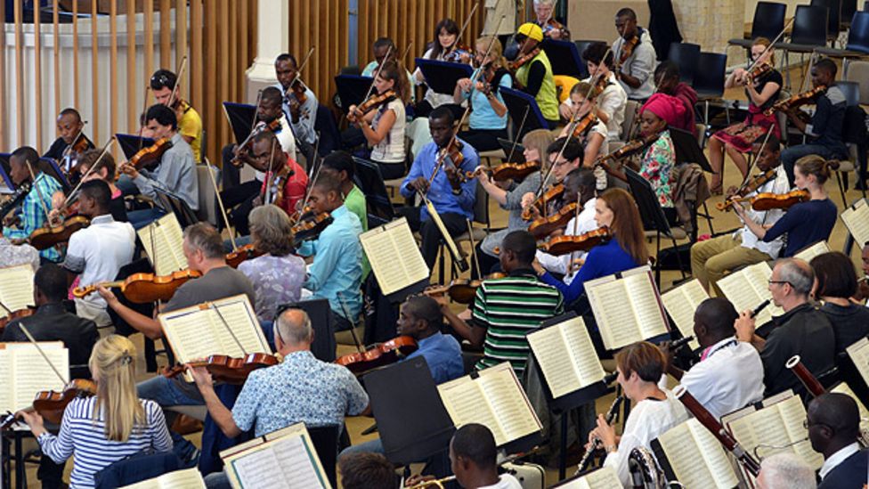 Kinshasa symphony orchestra gets global stage - BBC News