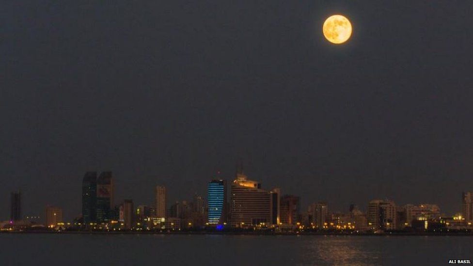 September supermoon: Your pictures - BBC News