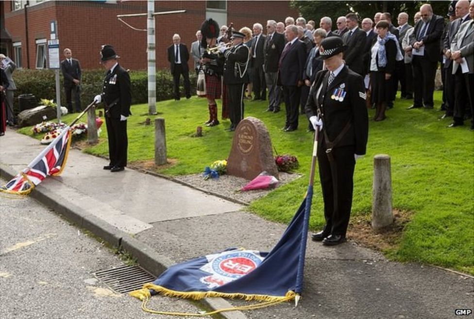 Memorial service for murdered policeman Ray Codling - BBC News