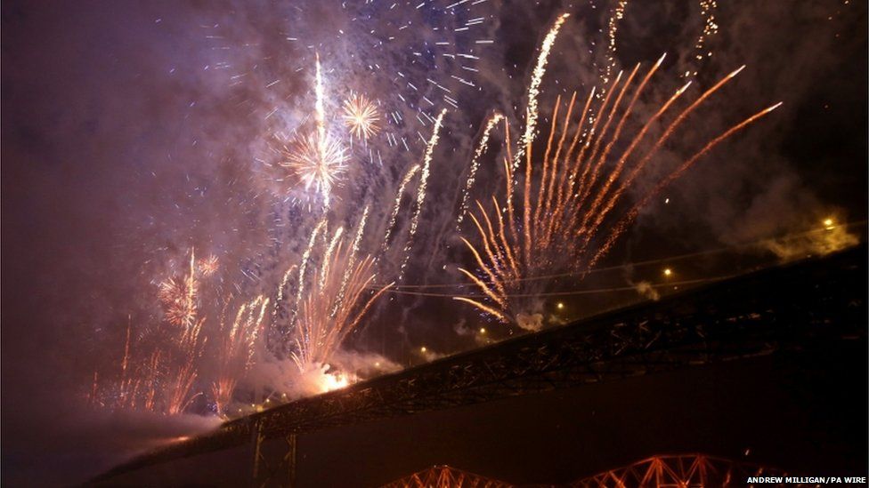 In Pictures: Forth Bridge 50th anniversary fireworks - BBC News