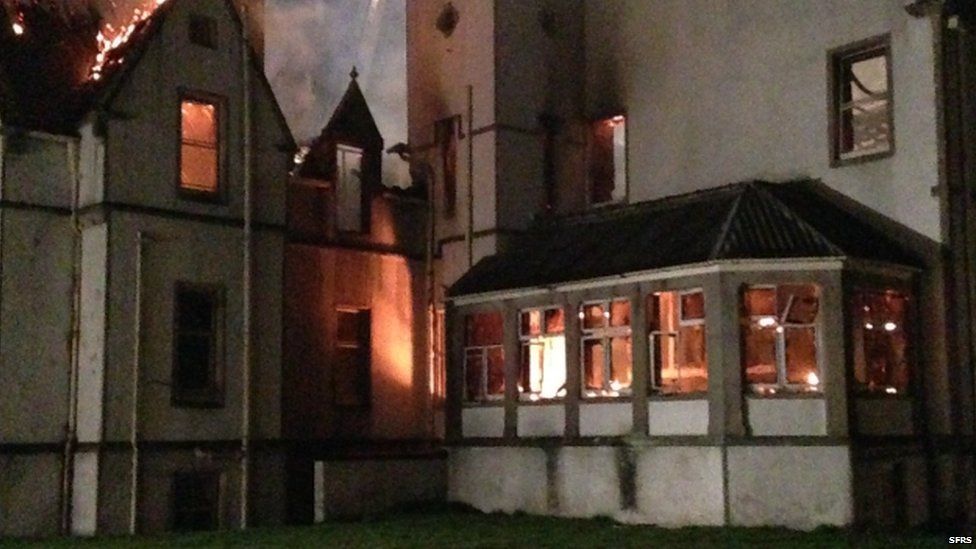 Historic Dunain House near Inverness destroyed in fire - BBC News