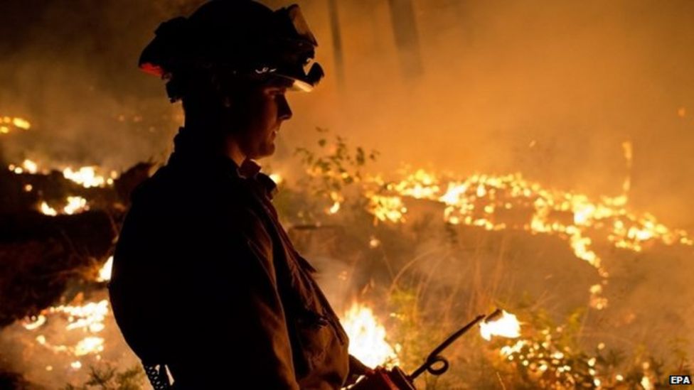 California wildfire doubles in size overnight - BBC News