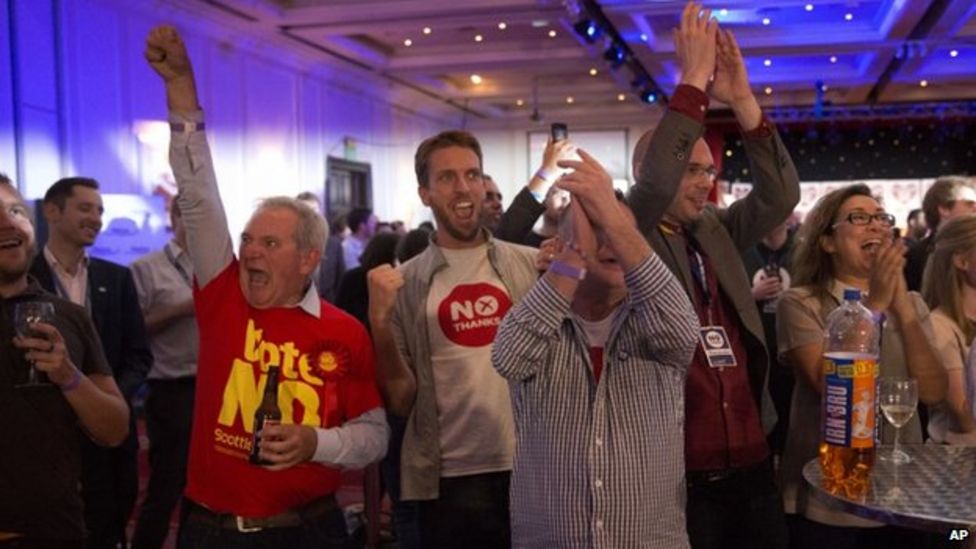 Scottish independence: 'No' leads referendum vote - BBC News