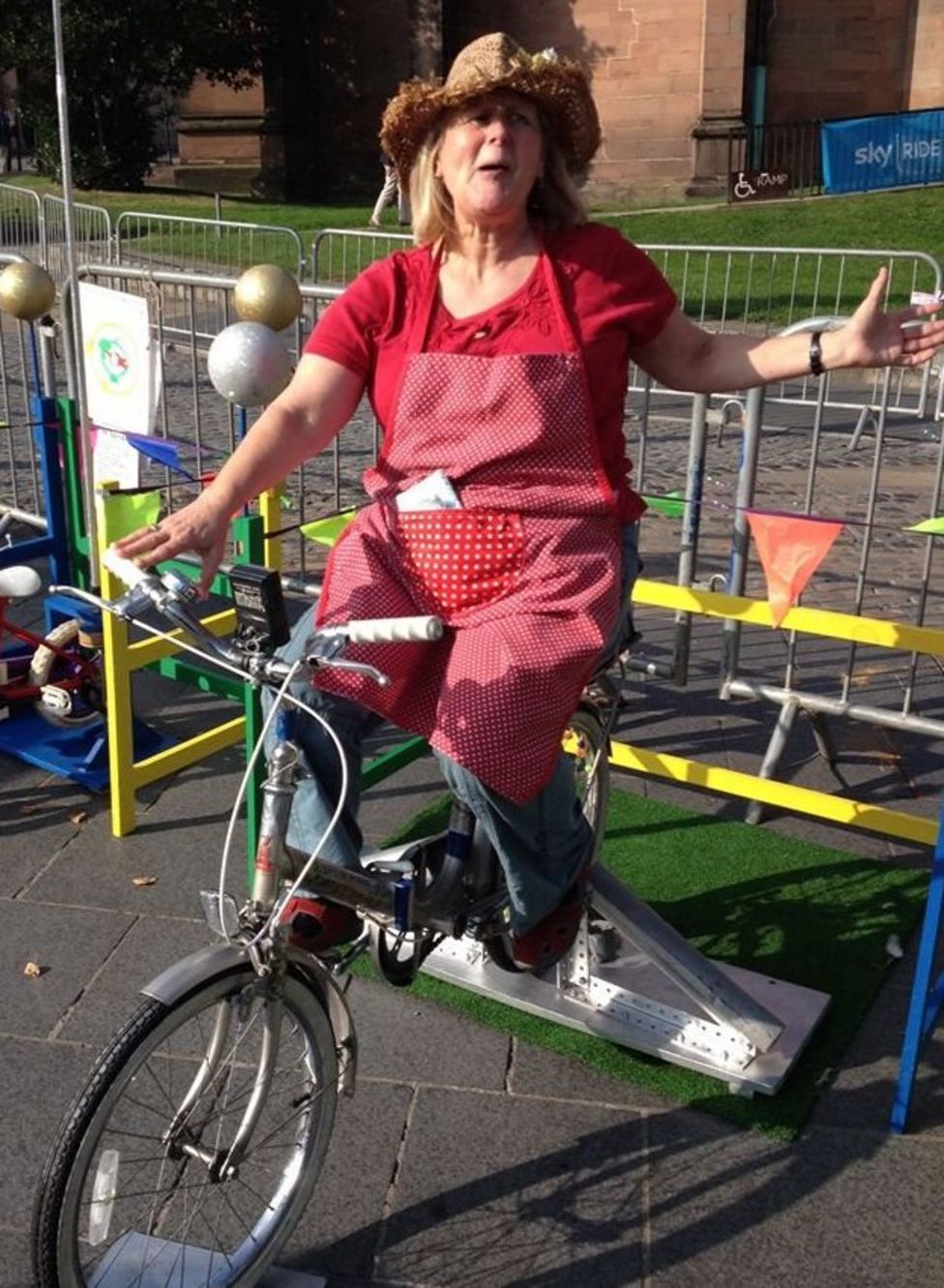 Coventry ring road bike ride draws thousands - BBC News