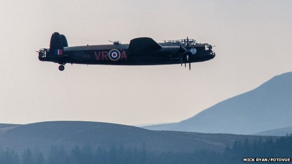 Lancaster bombers flypast at 'Dambusters' Derwent Dam - BBC News
