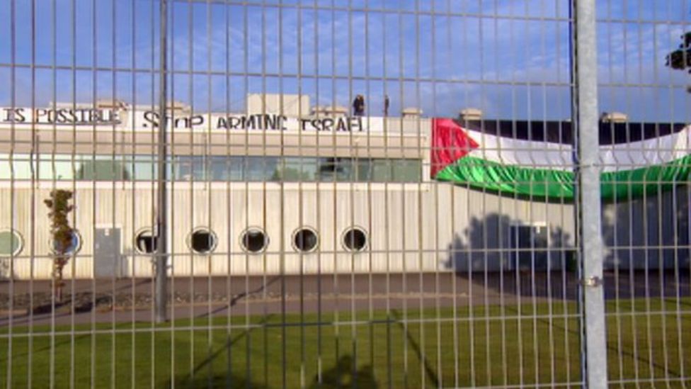 Ten arrests as Palestine protest at defence firm Thales - BBC News
