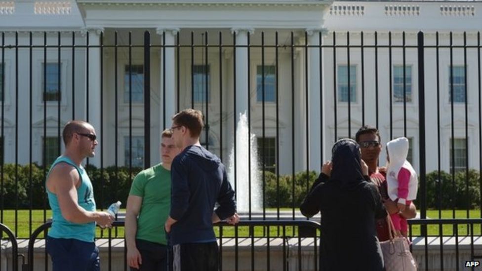 Secret Service erects new White House fence after breach - BBC News