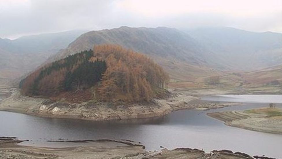 Flooded village of Mardale emerges after dry weather - BBC News