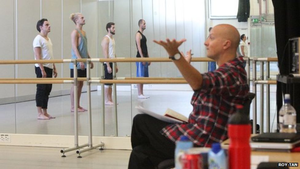 Vibrations from floor help deaf dance troupe keep time - BBC News